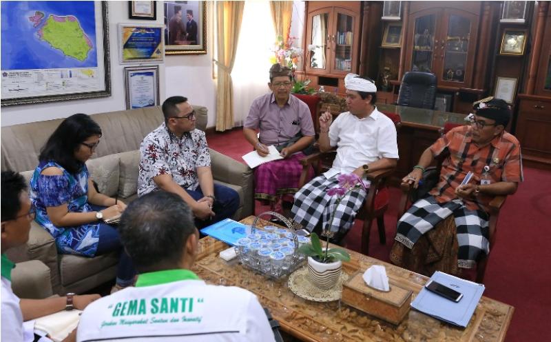 Tegakkan Perda Ktr Bupati Suwirta Larang Pemasangan Iklan Rokok Bali